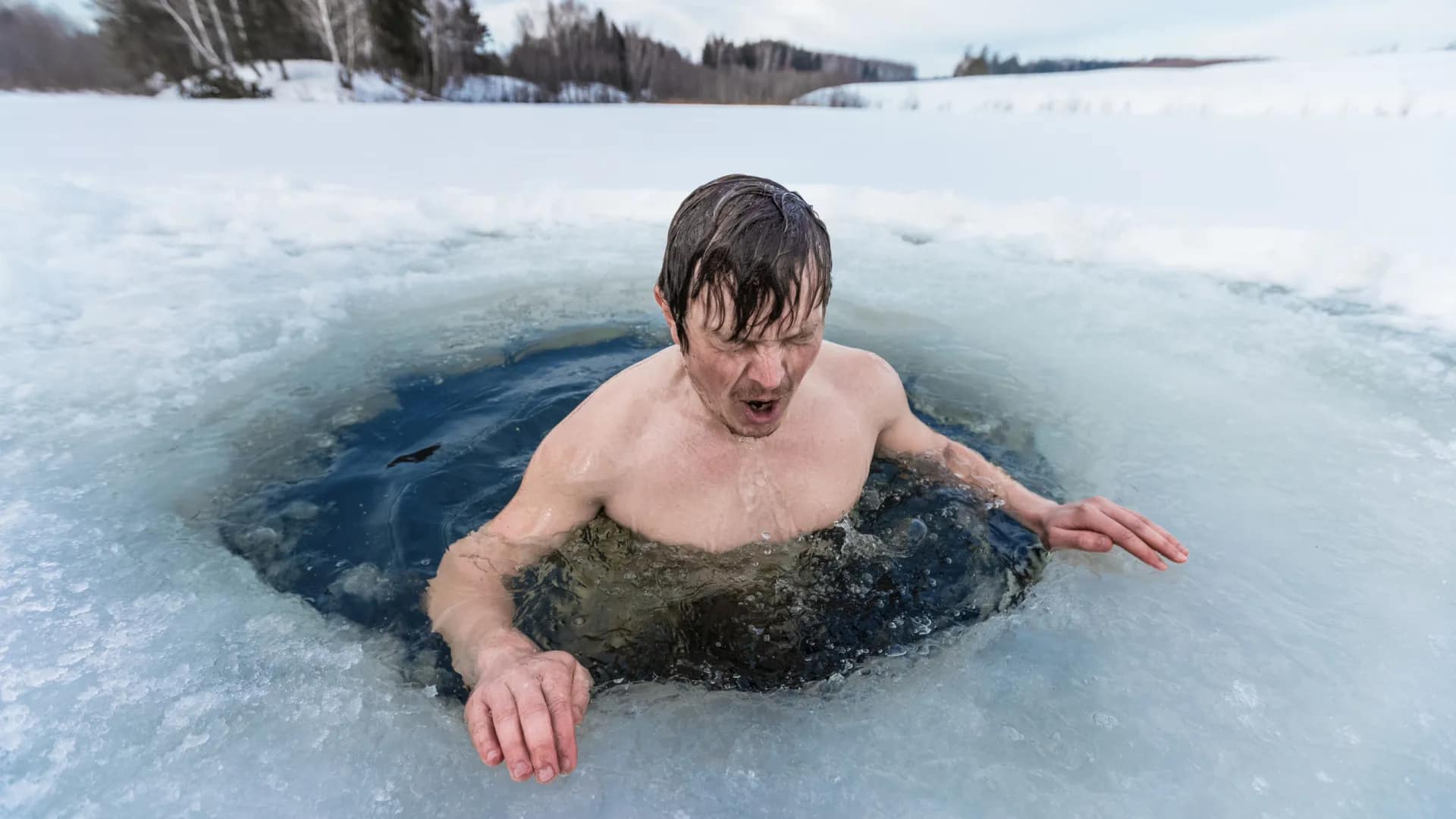 Não aqueça a água. Atletas falam em benefícios dos banhos de gelo
